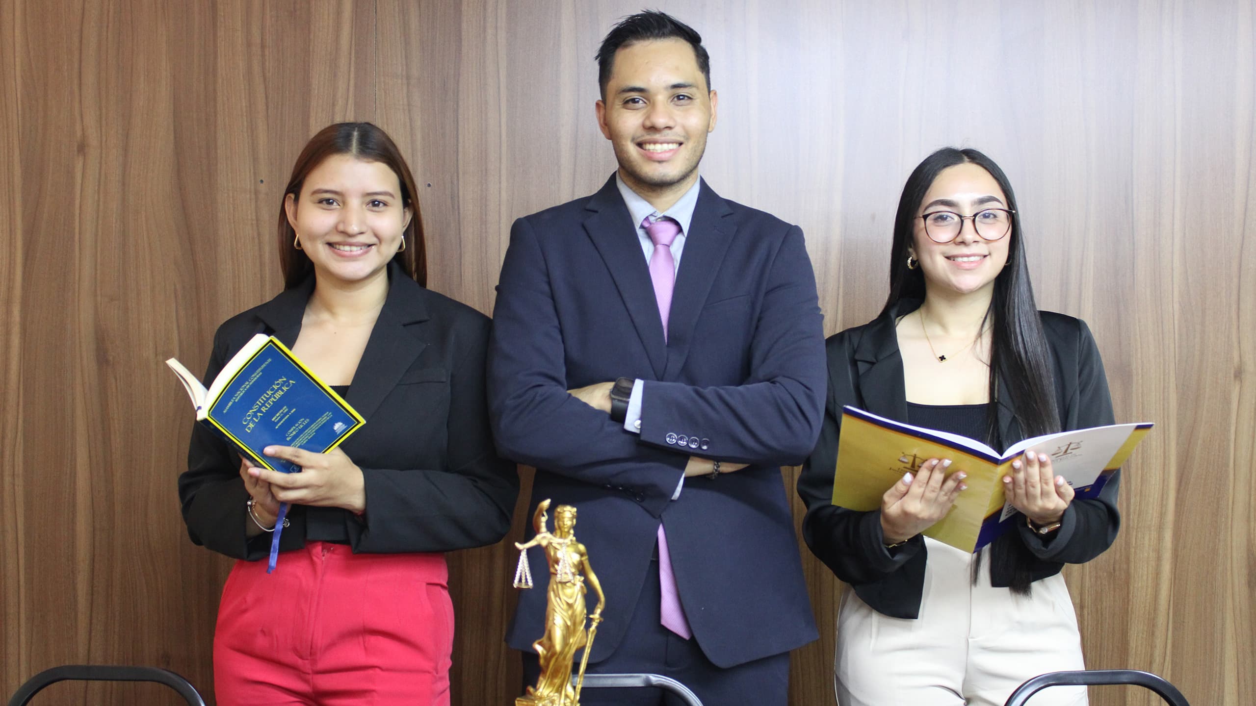 Derecho - Enfrenta desafíos y lucha por la justicia y el bien común